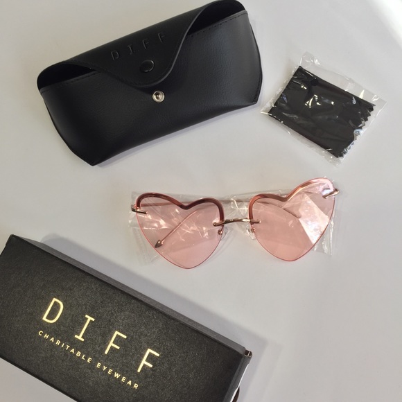 Diff Eyewear | Accessories | Diff Eyewear Pink Heart Shape Sunglasses ...